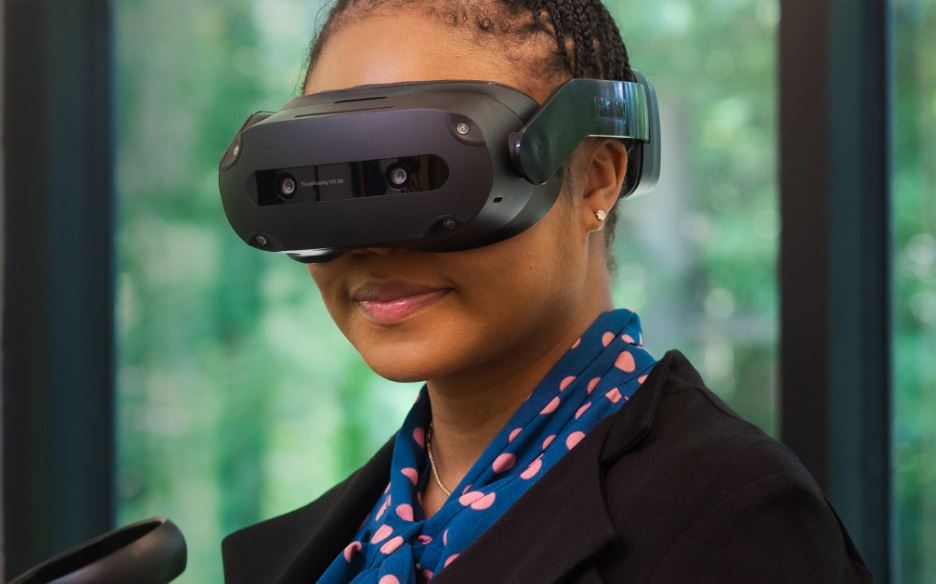 Non solo Apple: il nuovo visore di Lenovo è disponibile anche in Italia ...